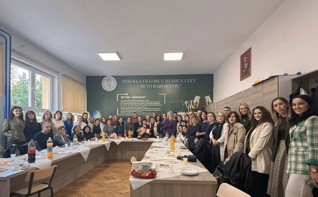Pensionohet Safete Maka, punëtore teknike e shkollës “Meto Baj... | Arsimi