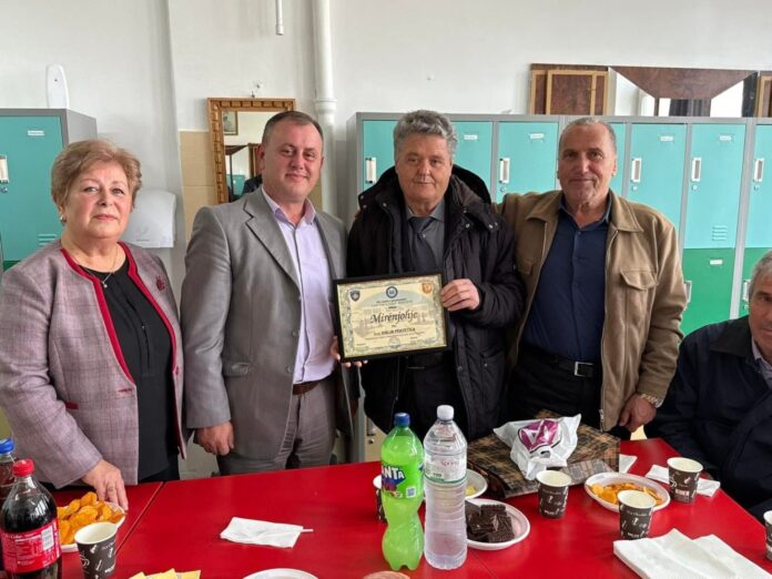 Pensionohet profesori Bislim Përvetica ng Podujeva - Albanian Education